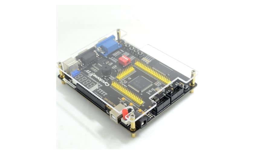 Placa de FPGA com Cyclone IV - Embarcados