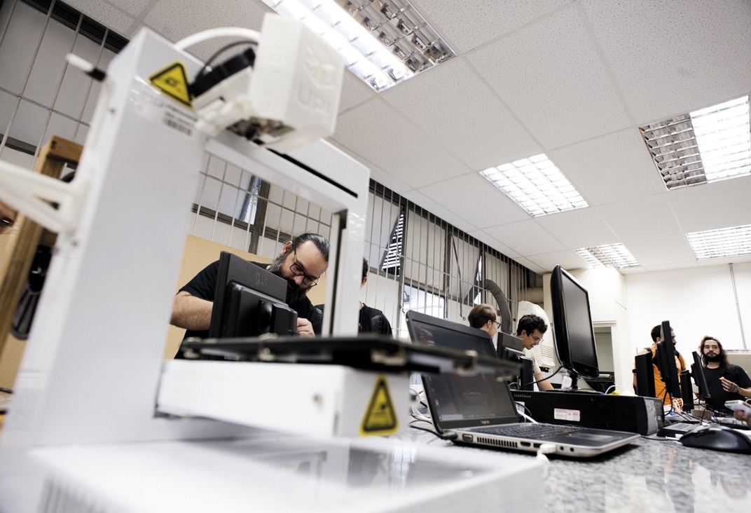 Hackerspaces: O que são? Onde ficam? Como funcionam? - Embarcados